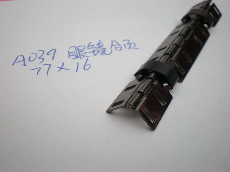 How do eyeglass hinges work/stay shut? : r/DIY